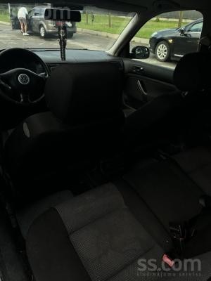 Melns Volkswagen Golf 2002 Rīga, ar dzinēja tilpumu 1.90 L un nobraukumu 350 tūkst. km par 1000 €, foto 4 vietnē AUTOMOTO.COM.LV