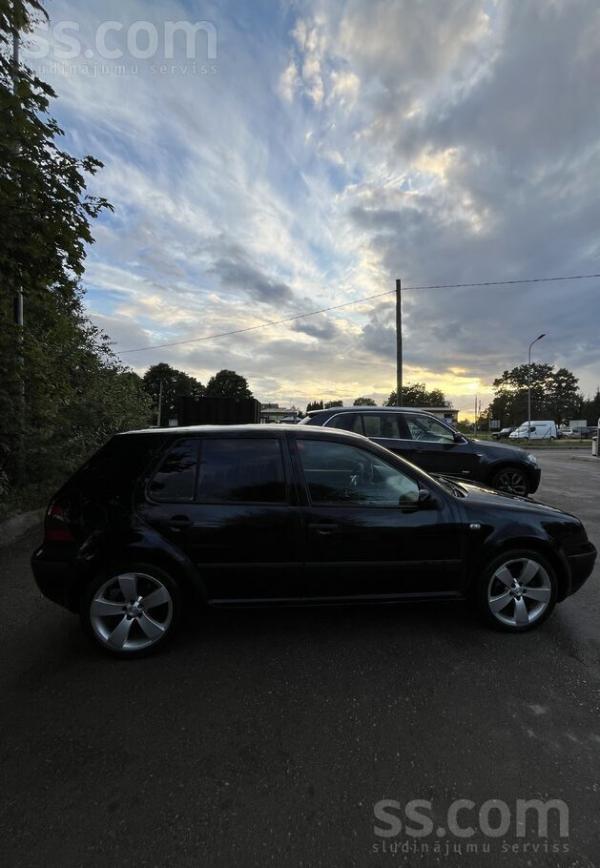 Black Volkswagen Golf 2002 in Riga, with an engine capacity of 1.90 L and mileage of 350 thousand km for 1000 €, photo 2 on AUTOMOTO.COM.LV