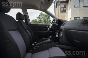 Black Volkswagen Golf 2002 in Riga, with an engine capacity of 1.40 L and mileage of 186 thousand km for 2790 €, photo 7 on AUTOMOTO.COM.LV