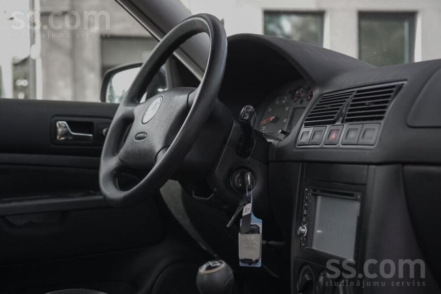 Black Volkswagen Golf 2002 in Riga, with an engine capacity of 1.40 L and mileage of 186 thousand km for 2790 €, photo 8 on AUTOMOTO.COM.LV