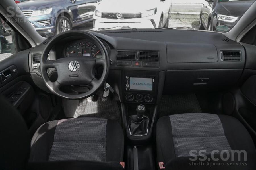 Black Volkswagen Golf 2002 in Riga, with an engine capacity of 1.40 L and mileage of 186 thousand km for 2790 €, photo 10 on AUTOMOTO.COM.LV
