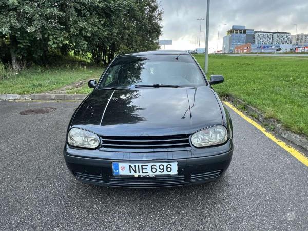 Volkswagen Golf 2002 Viļņa vietnē Melns Volkswagen Golf 2002 Viļņa, ar dzinēja tilpumu 1.90 L un nobraukumu 484 tūkst. km par 1700 €, foto 3 vietnē AUTOMOTO.COM.LV