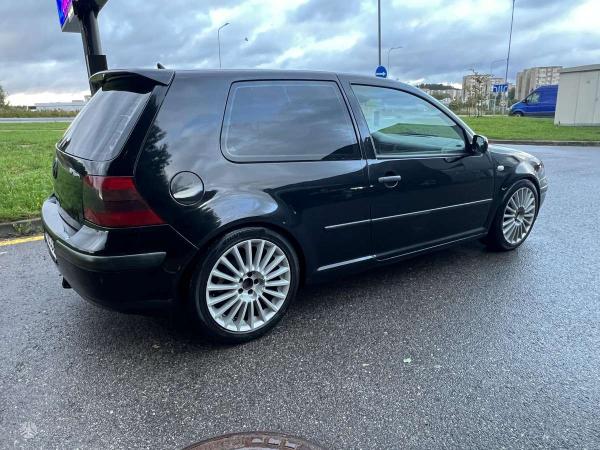 Volkswagen Golf 2002 Viļņa vietnē Melns Volkswagen Golf 2002 Viļņa, ar dzinēja tilpumu 1.90 L un nobraukumu 484 tūkst. km par 1700 €, foto 11 vietnē AUTOMOTO.COM.LV