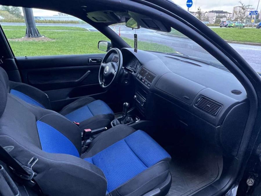 Melns Volkswagen Golf 2002 Viļņa, ar dzinēja tilpumu 1.90 L un nobraukumu 484 tūkst. km par 1700 €, foto 16 vietnē AUTOMOTO.COM.LV