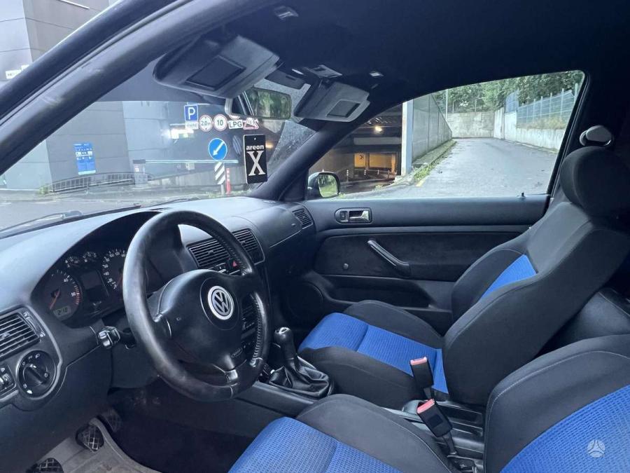 Melns Volkswagen Golf 2002 Viļņa, ar dzinēja tilpumu 1.90 L un nobraukumu 484 tūkst. km par 1700 €, foto 17 vietnē AUTOMOTO.COM.LV