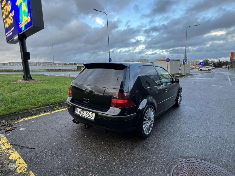 Melns Volkswagen Golf 2002 Viļņa, ar dzinēja tilpumu 1.90 L un nobraukumu 484 tūkst. km par 1700 €, foto 23 vietnē AUTOMOTO.COM.LV
