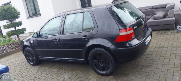 Volkswagen Golf 2002 in Vilnius on AUTOMOTO.COM.LV Black Volkswagen Golf 2002 in Vilnius, with an engine capacity of 1.90 L and mileage of 386 thousand km for 950 €, photo 4 on AUTOMOTO.COM.LV