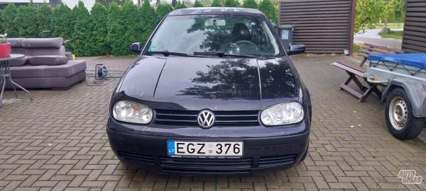Volkswagen Golf 2002 in Vilnius on AUTOMOTO.COM.LV Black Volkswagen Golf 2002 in Vilnius, with an engine capacity of 1.90 L and mileage of 386 thousand km for 950 €, photo 6 on AUTOMOTO.COM.LV