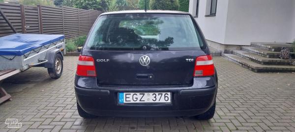 Volkswagen Golf 2002 in Vilnius on AUTOMOTO.COM.LV Black Volkswagen Golf 2002 in Vilnius, with an engine capacity of 1.90 L and mileage of 386 thousand km for 950 €, photo 7 on AUTOMOTO.COM.LV