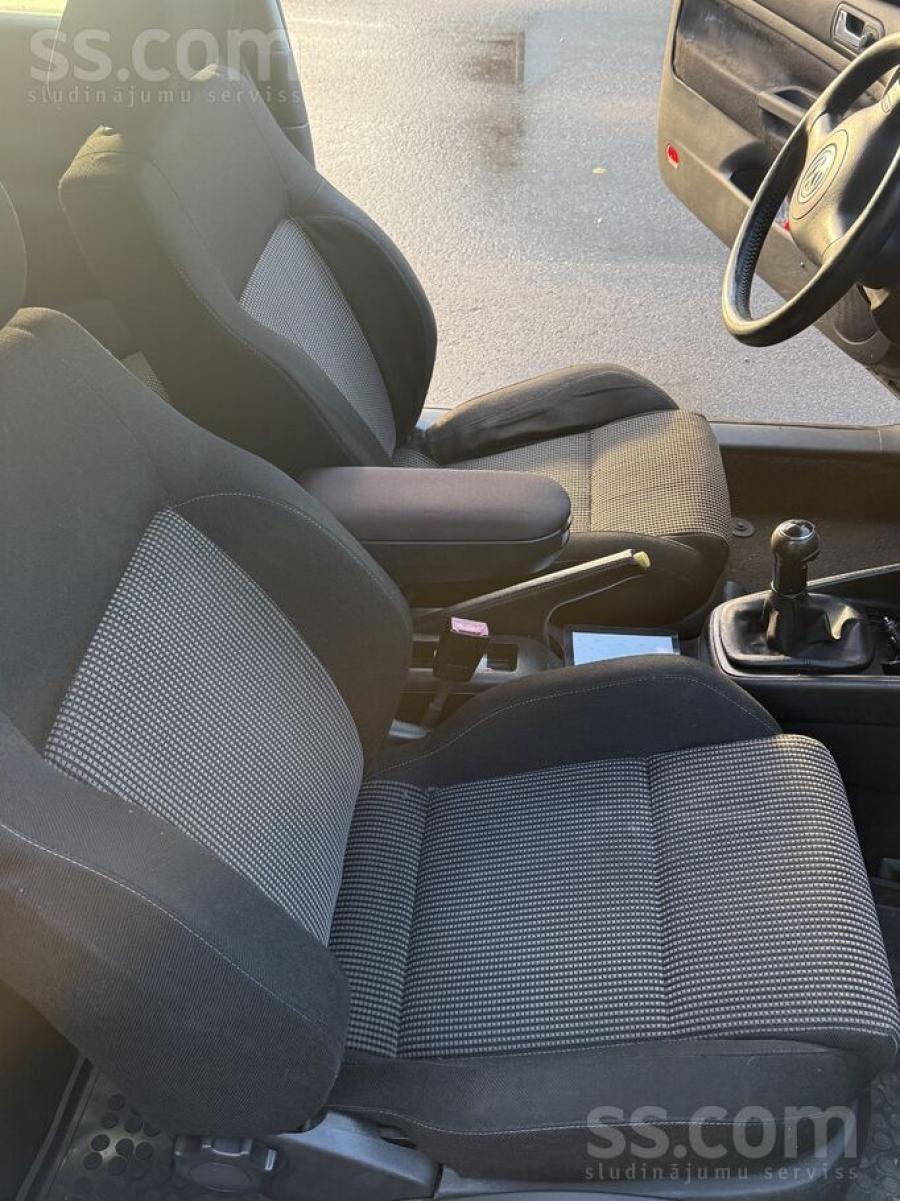 Black Volkswagen Golf 2002 in Ludza, with an engine capacity of 1.90 L and mileage of 253 thousand km for 1350 €, photo 6 on AUTOMOTO.COM.LV