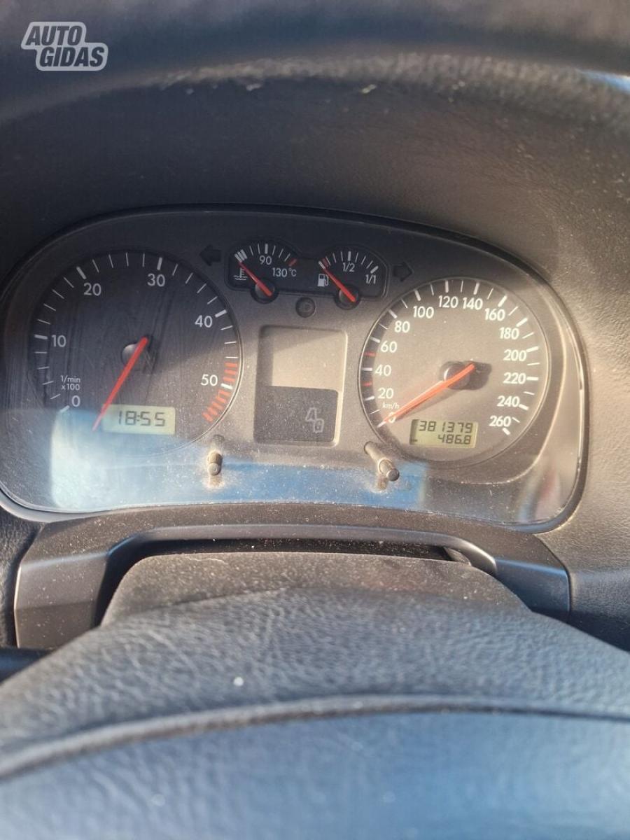 Melns Volkswagen Golf 2002 Vilkaviškis, ar dzinēja tilpumu 1.90 L un nobraukumu 381 tūkst. km par 1400 €, foto 6 vietnē AUTOMOTO.COM.LV