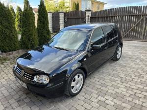 Black Volkswagen Golf 2003 in Riga, with an engine capacity of 1.40 L and mileage of 235 thousand km for 1850 €, photo 1 on AUTOMOTO.COM.LV