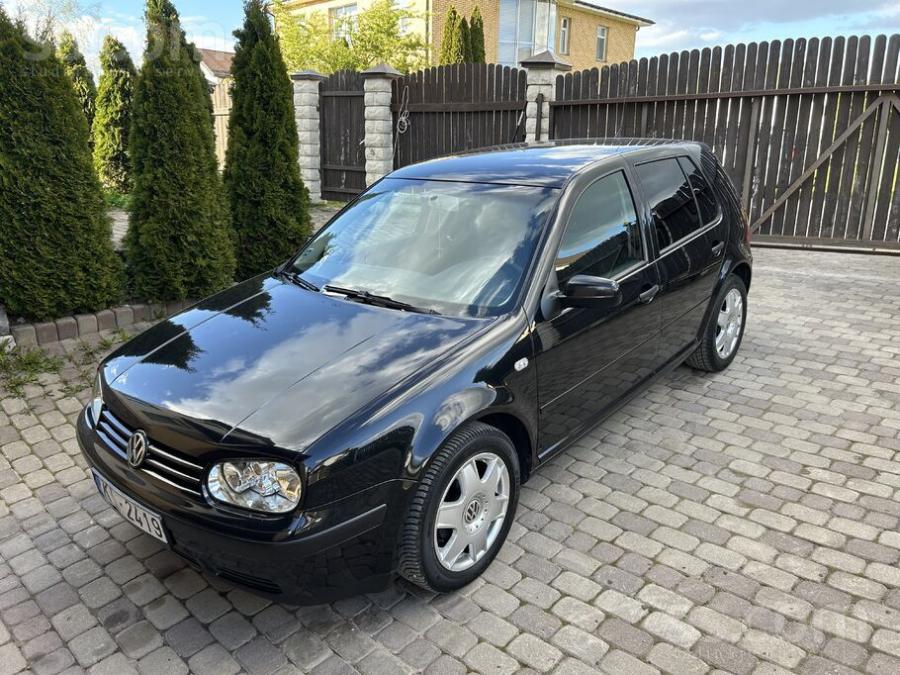 Black Volkswagen Golf 2003 in Riga, with an engine capacity of 1.40 L and mileage of 235 thousand km for 1850 €, photo 1 on AUTOMOTO.COM.LV