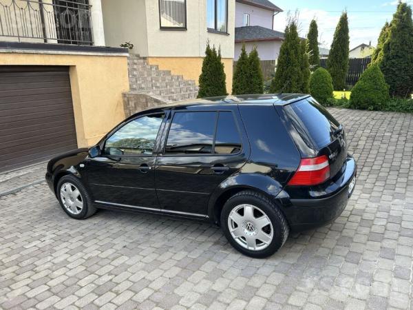 Black Volkswagen Golf 2003 in Riga, with an engine capacity of 1.40 L and mileage of 235 thousand km for 1850 €, photo 3 on AUTOMOTO.COM.LV