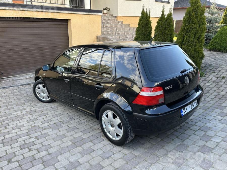 Black Volkswagen Golf 2003 in Riga, with an engine capacity of 1.40 L and mileage of 235 thousand km for 1850 €, photo 4 on AUTOMOTO.COM.LV