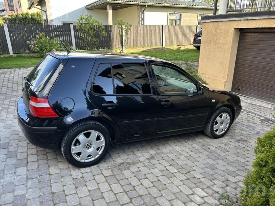 Black Volkswagen Golf 2003 in Riga, with an engine capacity of 1.40 L and mileage of 235 thousand km for 1850 €, photo 6 on AUTOMOTO.COM.LV