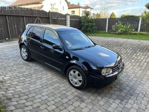 Black Volkswagen Golf 2003 in Riga, with an engine capacity of 1.40 L and mileage of 235 thousand km for 1850 €, photo 7 on AUTOMOTO.COM.LV