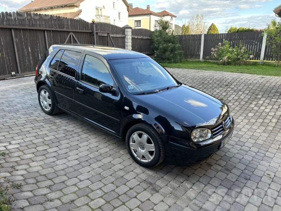 Black Volkswagen Golf 2003 in Riga, with an engine capacity of 1.40 L and mileage of 235 thousand km for 1850 €, photo 7 on AUTOMOTO.COM.LV