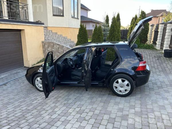 Black Volkswagen Golf 2003 in Riga, with an engine capacity of 1.40 L and mileage of 235 thousand km for 1850 €, photo 8 on AUTOMOTO.COM.LV