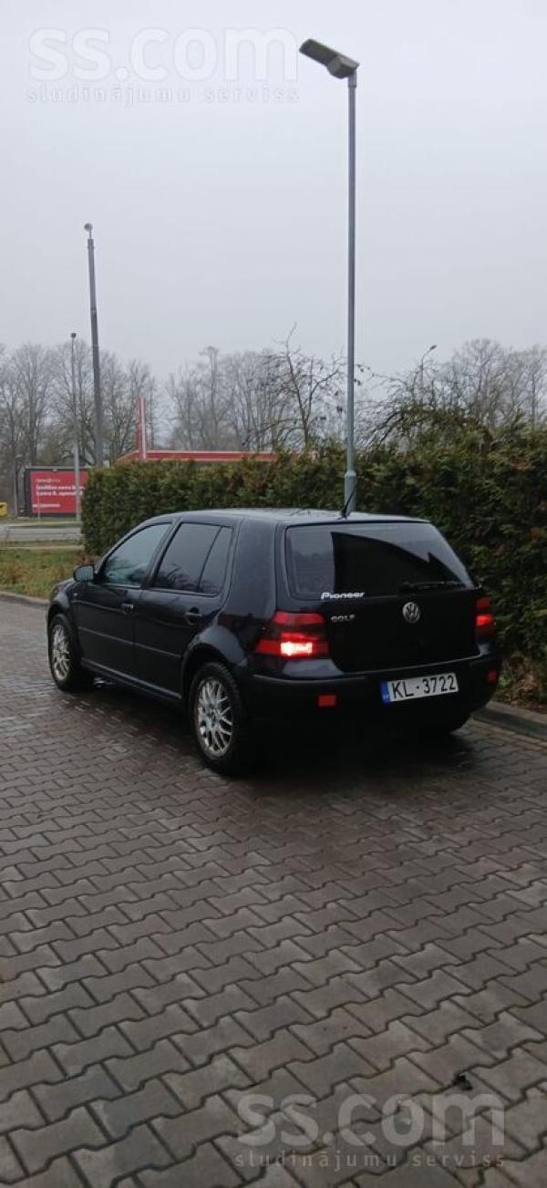 Black Volkswagen Golf 2003 in Riga, with an engine capacity of 1.40 L and mileage of 188 thousand km for 1400 €, photo 3 on AUTOMOTO.COM.LV