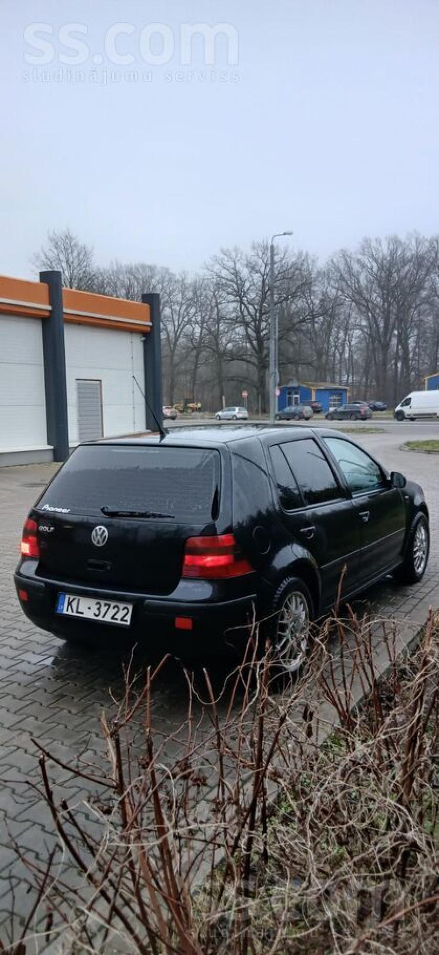 Black Volkswagen Golf 2003 in Riga, with an engine capacity of 1.40 L and mileage of 188 thousand km for 1400 €, photo 4 on AUTOMOTO.COM.LV