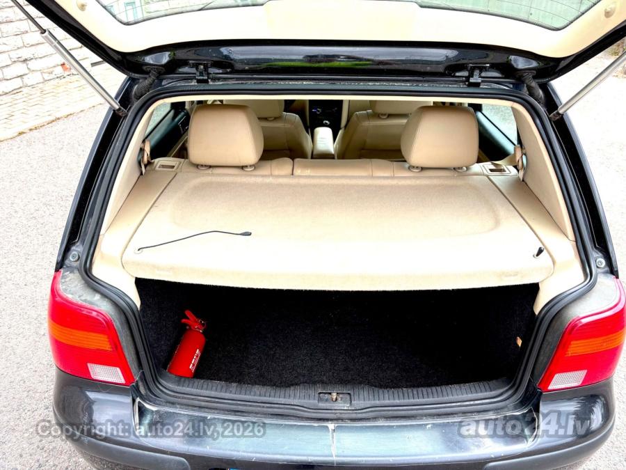 Black Volkswagen Golf 2003 in Tallinn, with an engine capacity of 1.40 L and mileage of 247 thousand km for 1999 €, photo 8 on AUTOMOTO.COM.LV