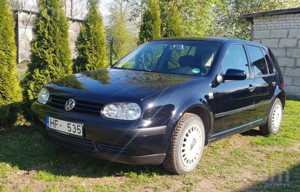 Melns Volkswagen Golf 2003 Jelgava, ar dzinēja tilpumu 1.60 L un nobraukumu 306 tūkst. km par 480 €, foto 1 vietnē AUTOMOTO.COM.LV