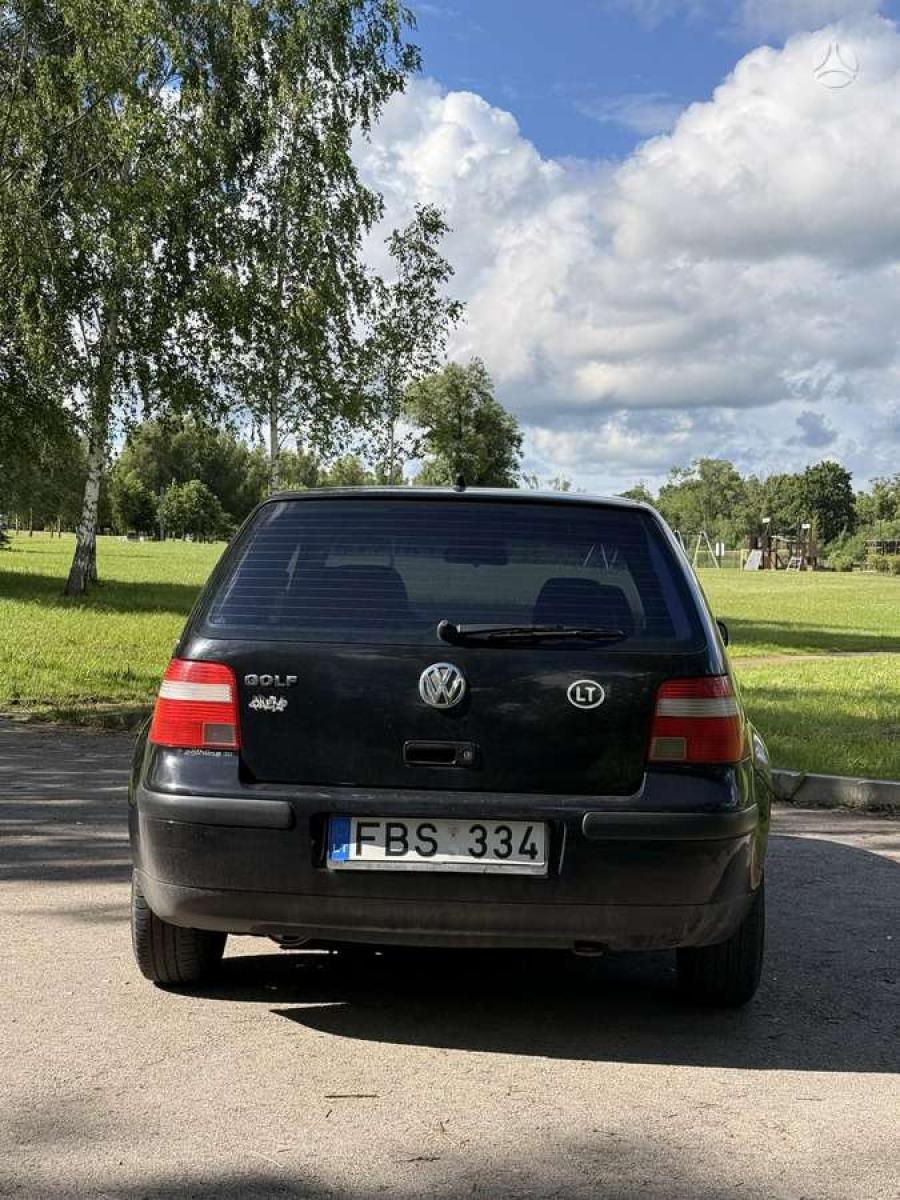 Black Volkswagen Golf 2003 in Panevezys, with an engine capacity of 1.39 L and mileage of 195 thousand km for 1200 €, photo 4 on AUTOMOTO.COM.LV