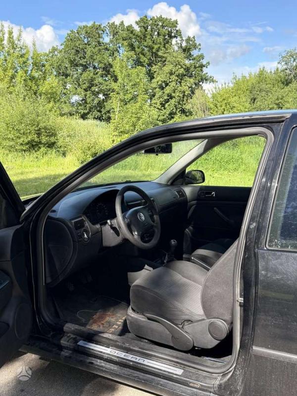 Melns Volkswagen Golf 2003 Panevēža, ar dzinēja tilpumu 1.39 L un nobraukumu 195 tūkst. km par 1200 €, foto 4 vietnē AUTOMOTO.COM.LV