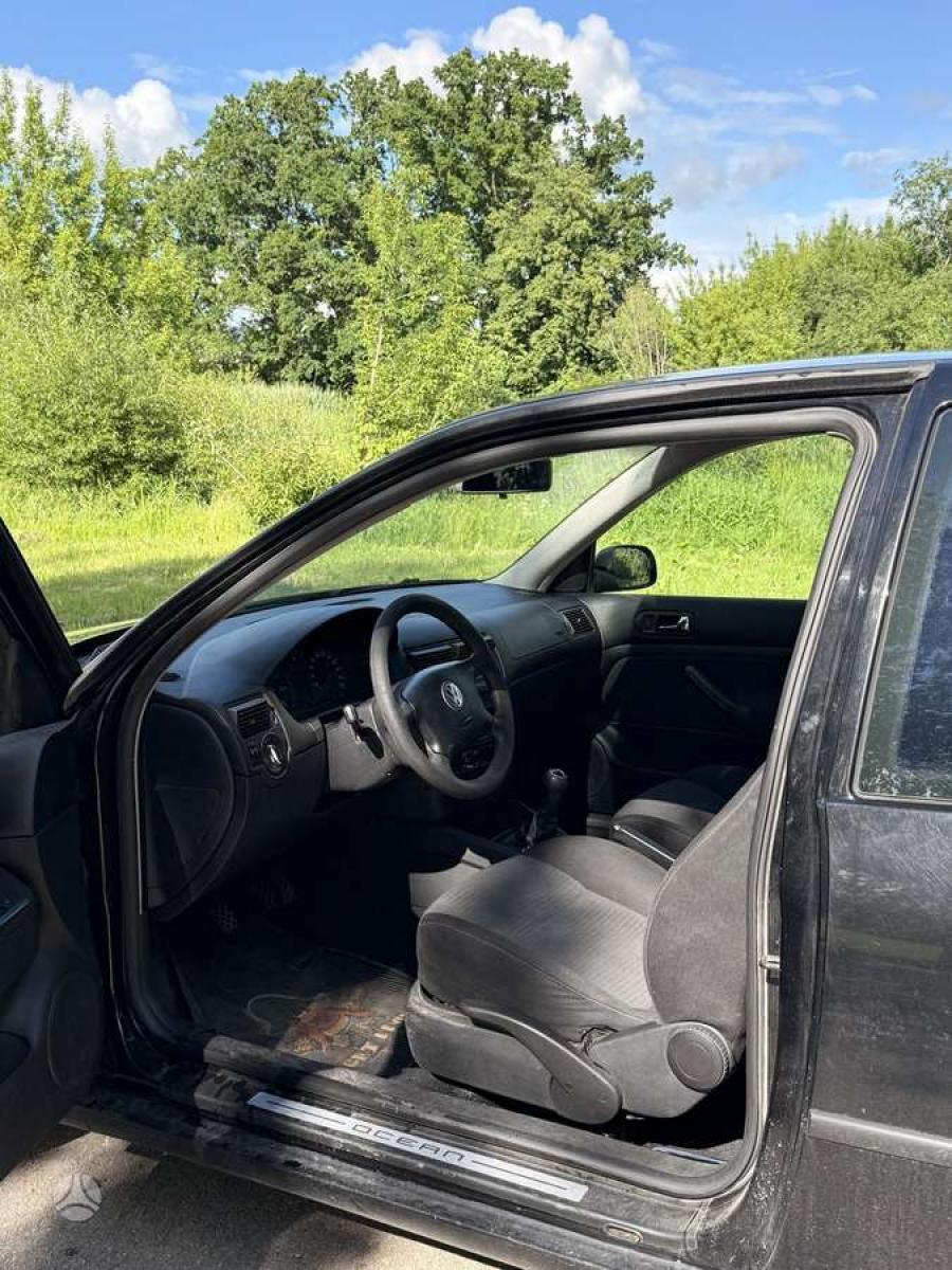 Black Volkswagen Golf 2003 in Panevezys, with an engine capacity of 1.39 L and mileage of 195 thousand km for 1200 €, photo 5 on AUTOMOTO.COM.LV