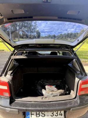 Black Volkswagen Golf 2003 in Panevezys, with an engine capacity of 1.39 L and mileage of 195 thousand km for 1200 €, photo 7 on AUTOMOTO.COM.LV