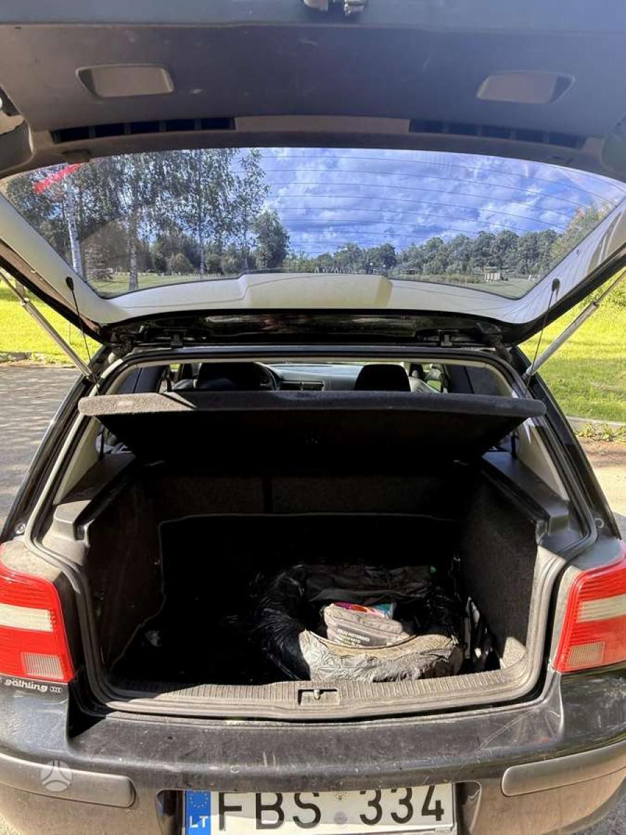 Black Volkswagen Golf 2003 in Panevezys, with an engine capacity of 1.39 L and mileage of 195 thousand km for 1200 €, photo 7 on AUTOMOTO.COM.LV