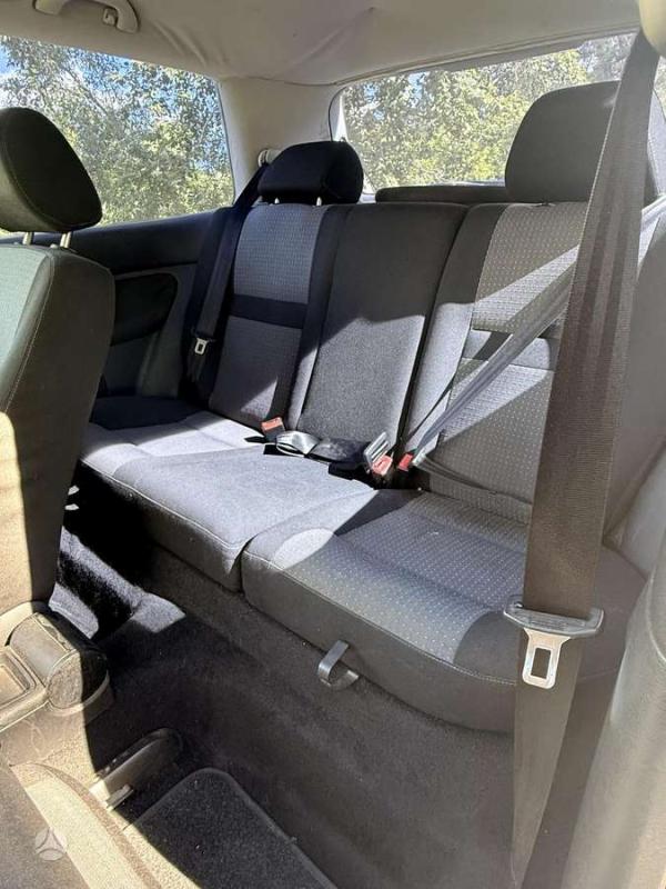 Melns Volkswagen Golf 2003 Panevēža, ar dzinēja tilpumu 1.39 L un nobraukumu 195 tūkst. km par 1200 €, foto 7 vietnē AUTOMOTO.COM.LV