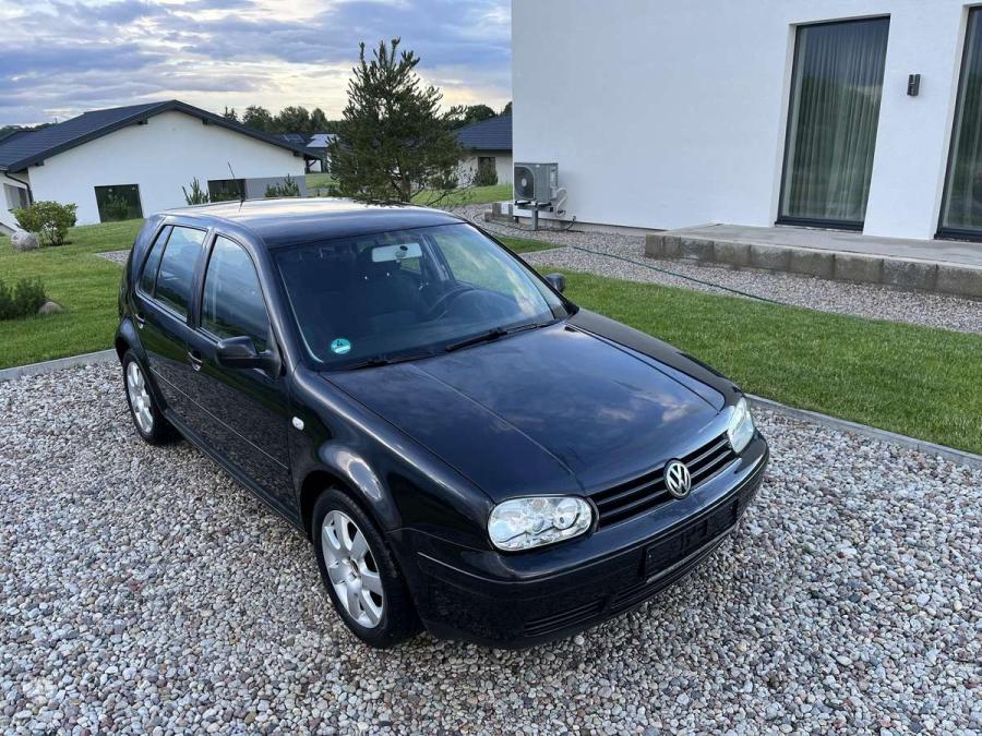 Black Volkswagen Golf 2003 in Alytus, with an engine capacity of 1.39 L and mileage of 226 thousand km for 1750 €, photo 1 on AUTOMOTO.COM.LV