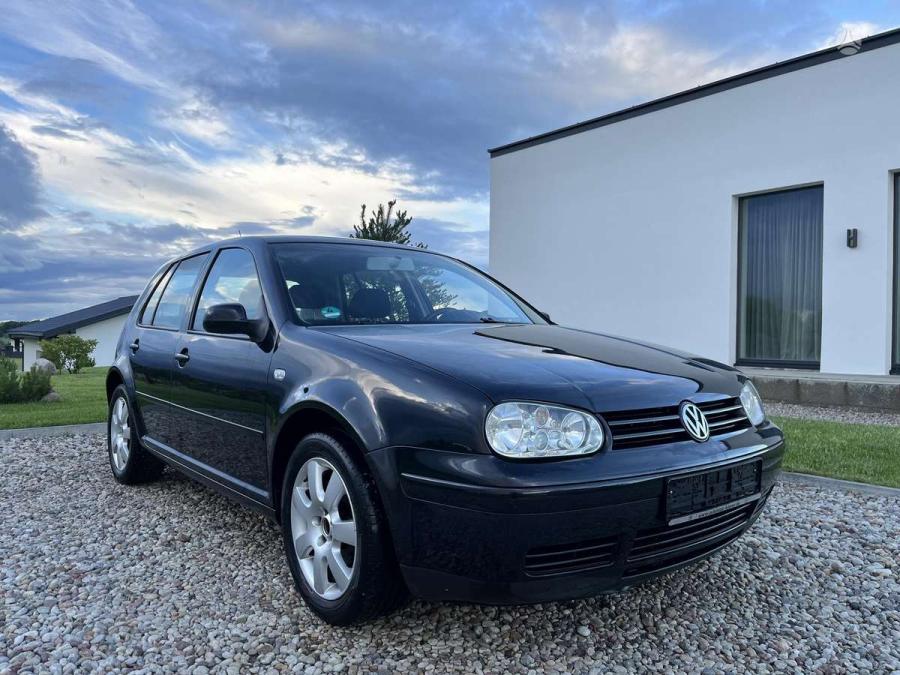 Black Volkswagen Golf 2003 in Alytus, with an engine capacity of 1.39 L and mileage of 226 thousand km for 1750 €, photo 3 on AUTOMOTO.COM.LV