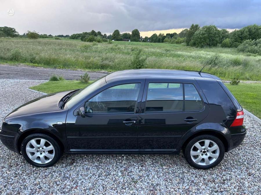 Black Volkswagen Golf 2003 in Alytus, with an engine capacity of 1.39 L and mileage of 226 thousand km for 1750 €, photo 8 on AUTOMOTO.COM.LV