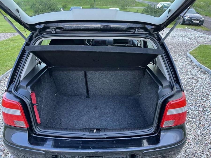Black Volkswagen Golf 2003 in Alytus, with an engine capacity of 1.39 L and mileage of 226 thousand km for 1750 €, photo 27 on AUTOMOTO.COM.LV