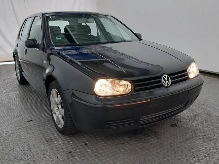 Melns Volkswagen Golf 2003 Limbaži, ar dzinēja tilpumu 1.90 L un nobraukumu 271 tūkst. km par 2950 €, foto 4 vietnē AUTOMOTO.COM.LV