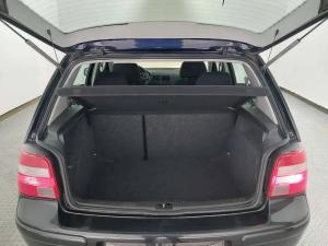 Melns Volkswagen Golf 2003 Limbaži, ar dzinēja tilpumu 1.90 L un nobraukumu 271 tūkst. km par 2950 €, foto 8 vietnē AUTOMOTO.COM.LV