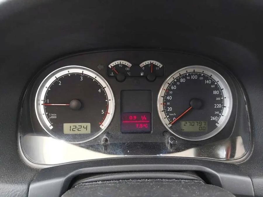 Melns Volkswagen Golf 2003 Limbaži, ar dzinēja tilpumu 1.90 L un nobraukumu 271 tūkst. km par 2950 €, foto 12 vietnē AUTOMOTO.COM.LV