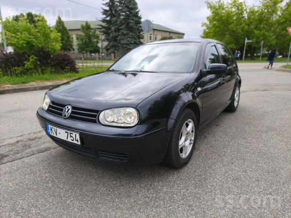 Black Volkswagen Golf 2003 in Riga, with an engine capacity of 1.60 L and mileage of 197 thousand km for 1200 €, photo 1 on AUTOMOTO.COM.LV