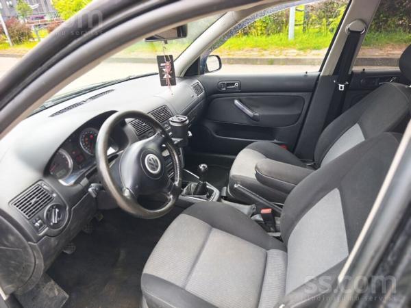 Black Volkswagen Golf 2003 in Riga, with an engine capacity of 1.60 L and mileage of 197 thousand km for 1200 €, photo 6 on AUTOMOTO.COM.LV