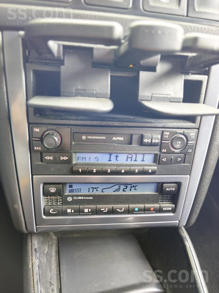 Melns Volkswagen Golf 2003 Rīga, ar dzinēja tilpumu 1.60 L un nobraukumu 197 tūkst. km par 1200 €, foto 8 vietnē AUTOMOTO.COM.LV