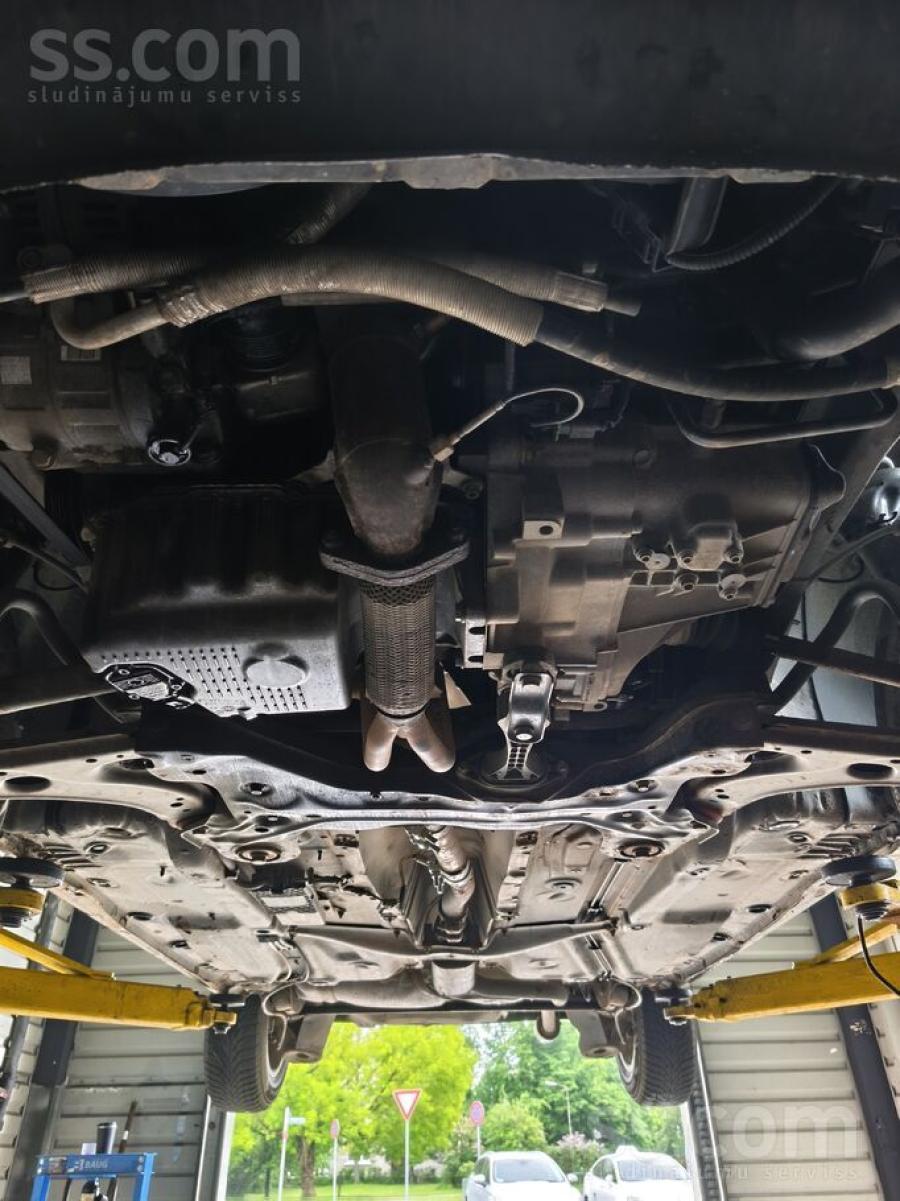 Melns Volkswagen Golf 2003 Rīga, ar dzinēja tilpumu 1.60 L un nobraukumu 197 tūkst. km par 1200 €, foto 9 vietnē AUTOMOTO.COM.LV