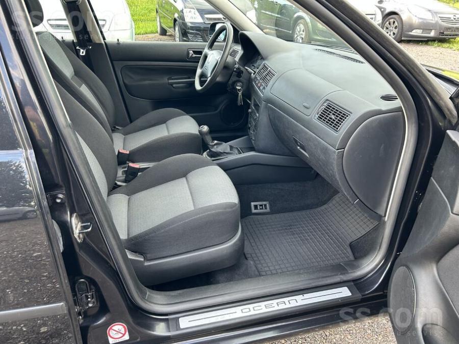 Melns Volkswagen Golf 2003 Limbaži, ar dzinēja tilpumu 1.90 L un nobraukumu 185 tūkst. km par 3250 €, foto 10 vietnē AUTOMOTO.COM.LV