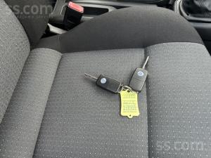 Melns Volkswagen Golf 2003 Limbaži, ar dzinēja tilpumu 1.90 L un nobraukumu 185 tūkst. km par 3250 €, foto 12 vietnē AUTOMOTO.COM.LV