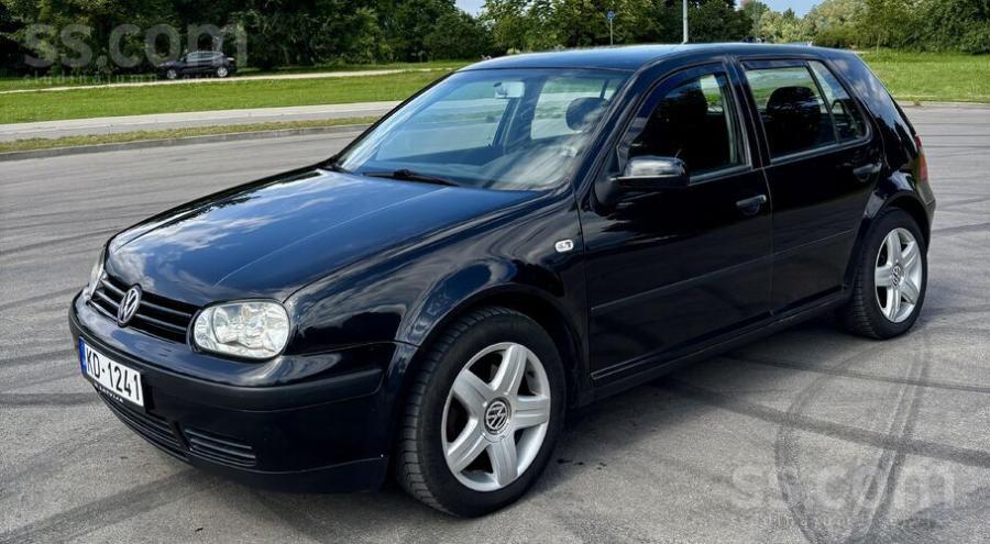 Melns Volkswagen Golf 2003 Valmiera, ar dzinēja tilpumu 1.60 L un nobraukumu 326 tūkst. km par 1595 €, foto 3 vietnē AUTOMOTO.COM.LV