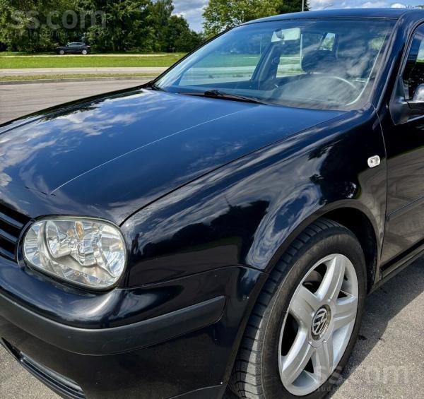 Black Volkswagen Golf 2003 in Valmiera, with an engine capacity of 1.60 L and mileage of 326 thousand km for 1595 €, photo 6 on AUTOMOTO.COM.LV