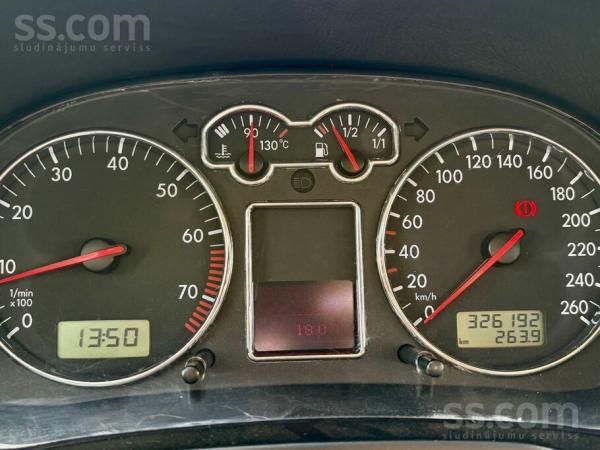 Black Volkswagen Golf 2003 in Valmiera, with an engine capacity of 1.60 L and mileage of 326 thousand km for 1595 €, photo 10 on AUTOMOTO.COM.LV