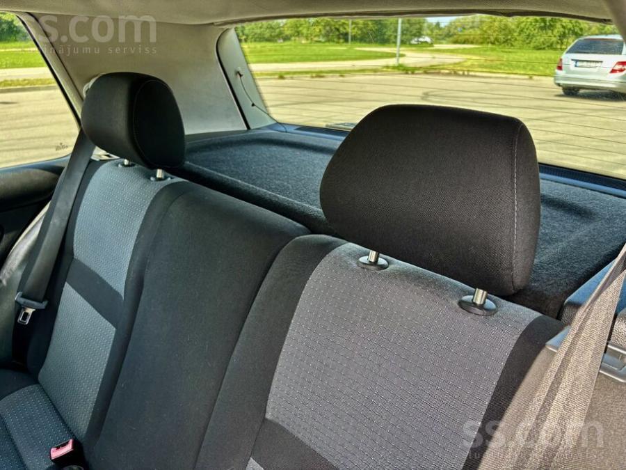 Melns Volkswagen Golf 2003 Valmiera, ar dzinēja tilpumu 1.60 L un nobraukumu 326 tūkst. km par 1595 €, foto 13 vietnē AUTOMOTO.COM.LV